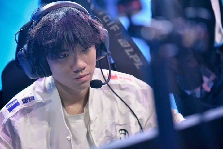 【夏季赛常规赛专访】iG.YSKM：我还是挺喜欢玩战士的，因为iG就是这样的风格 - 知乎