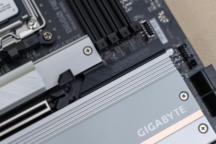 设计师之选，技嘉 B650 AERO G 雪鹰主板测评 - 知乎