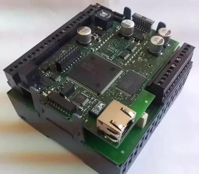 带你了解被拆解之后的西门子全系PLC！ - 知乎