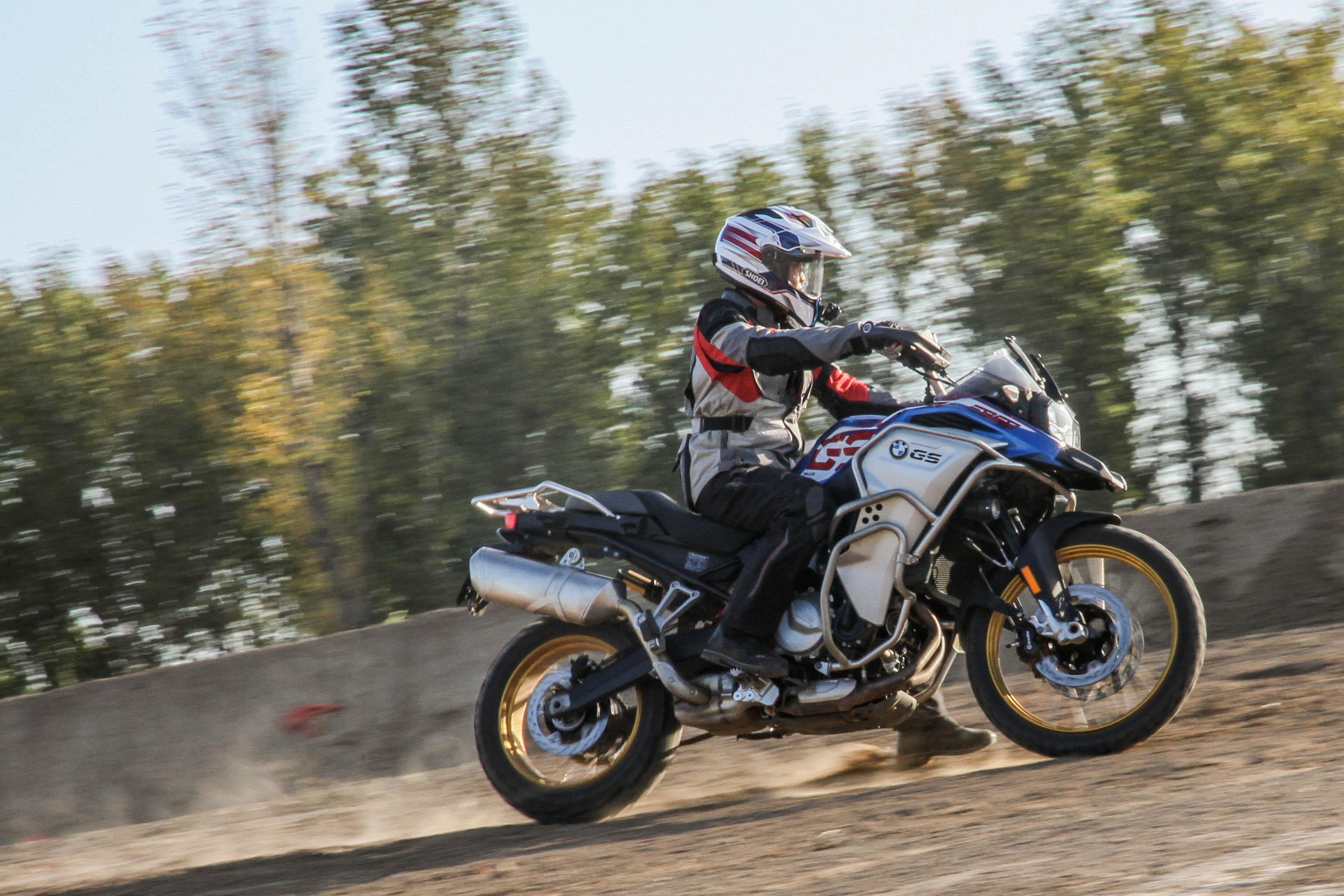 不吹也别黑，宝马F850GS ADV到底怎么样？ | 玩车少校 - 知乎