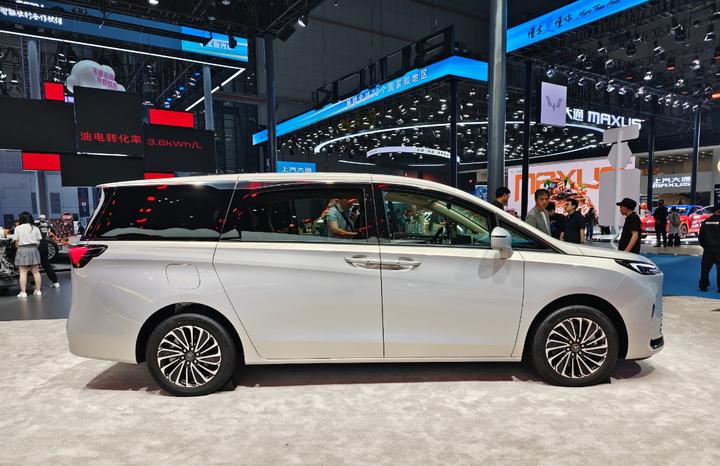 订单过万是挺强，但24.99万起的别克GL8陆尚，减配是难以避免的 - 知乎