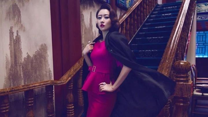 她曾是性感女王，被称为「最美S形身材」，如今却靠孕照火了 - 知乎