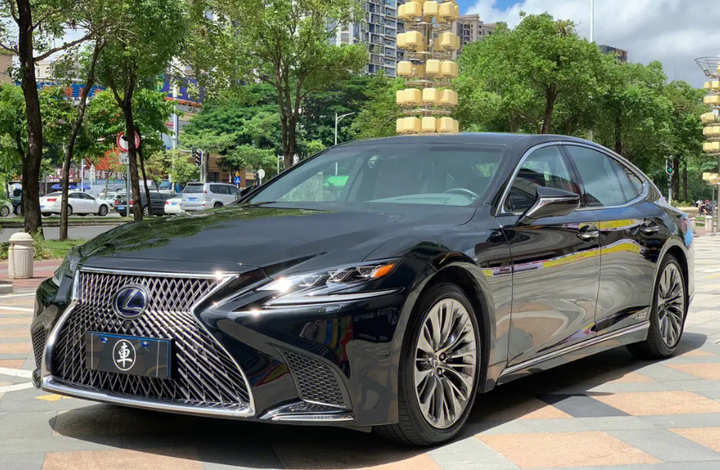 花60万买了同事的1辆二手车“雷克萨斯LS”，后备箱内有个黑袋子 - 知乎