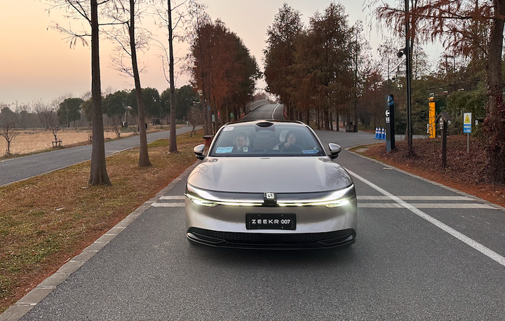 极氪007试驾：高速NZP确实惊艳，驾感可追Model 3 - 知乎