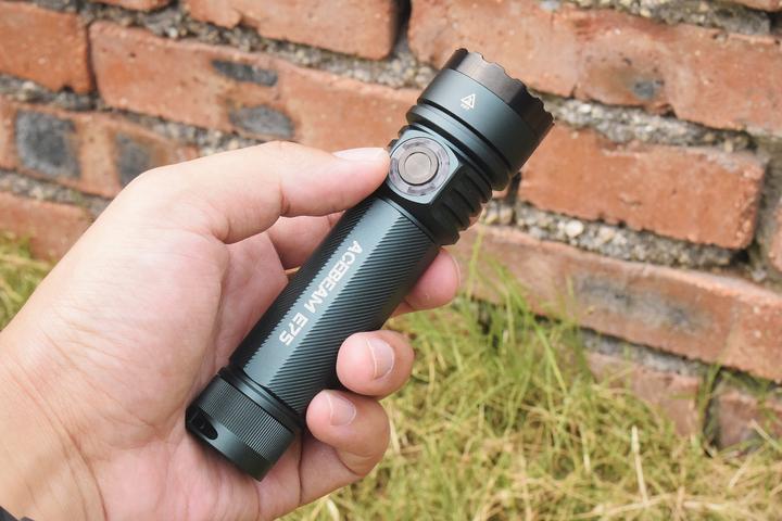 高性价比的“水桶型”选手！ACEBEAM四核强光手电E75体验 - 知乎