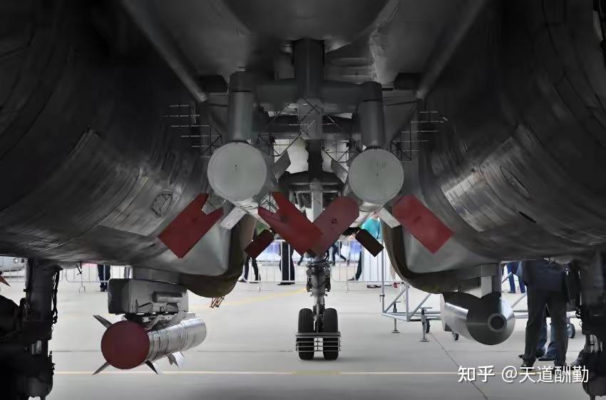 航展上的明星：歼-10CE的华丽蜕变 - 知乎