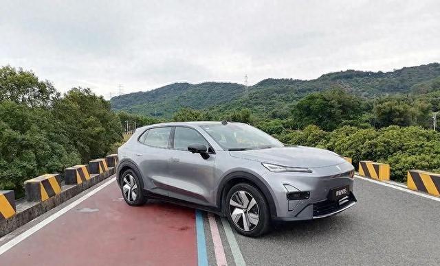 深蓝S05，12万级别紧凑型SUV，轴距2米88，8155芯片，续航510公里 - 知乎