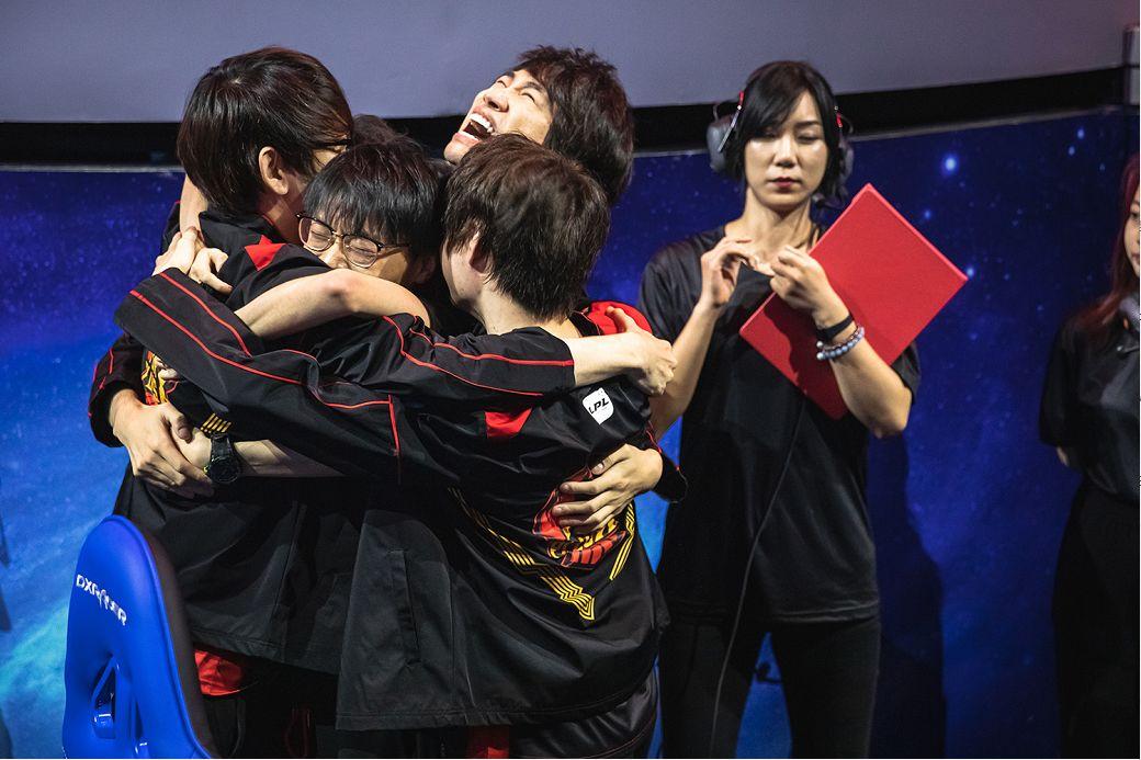 站在你面前的是，LPL第一个本土化韩国选手，Doinb！ - 知乎