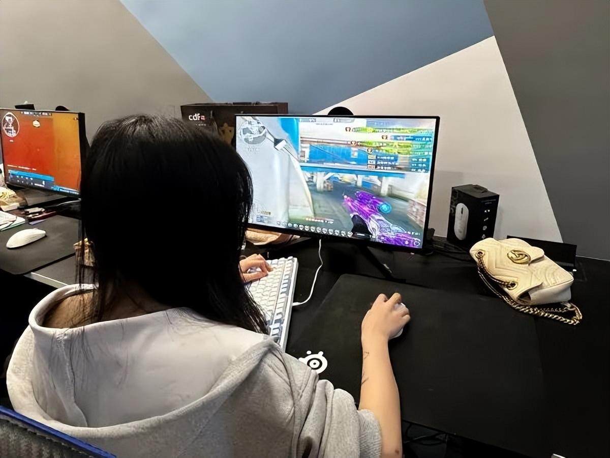 专访CFPL现役唯一女选手eStar.草莓：用实力消除偏见 - 知乎