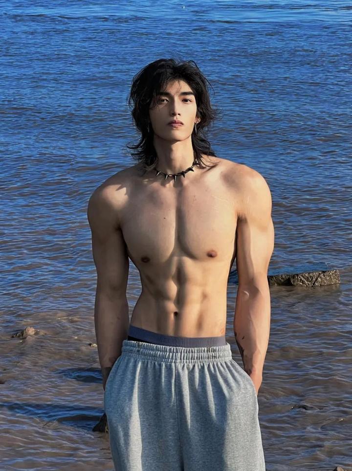 188cm上海体育生兼职模特，这腰也太猛了！ - 知乎