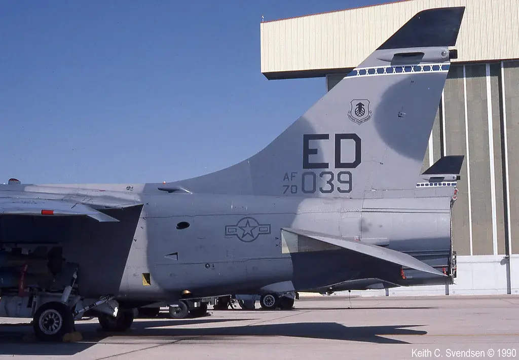 如何评价A-7攻击机? - 知乎