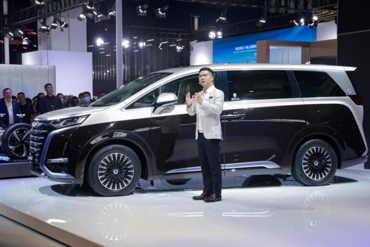 腾势车展再发力，D9推出双拼色4座版，别克GL8慌不慌？ - 知乎