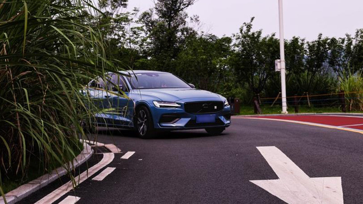 快也不耽误帅，S60遇上A4L，掏出了真正的科技与狠活 - 知乎