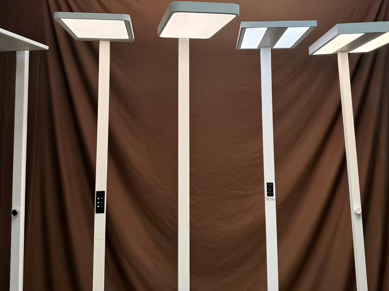 柏曼frisbee护眼灯好吗？书客、柏曼、月影三大护眼大路灯硬核实测 - 知乎