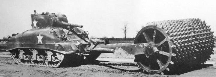 M4谢尔曼改装的几款扫雷坦克，简单粗暴地摧毁地雷 - 知乎