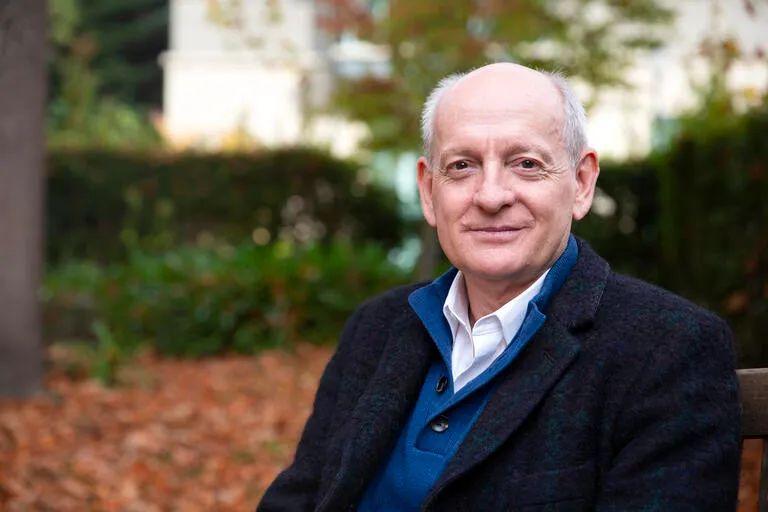 Stuart Russell专访：关于ChatGPT，更多数据和更多算力不能带来真正的智能 - 知乎