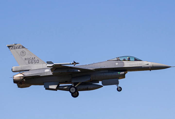 台军1架F16V意外失联，飞行员至今生死未卜，3大细节不同寻常 - 知乎