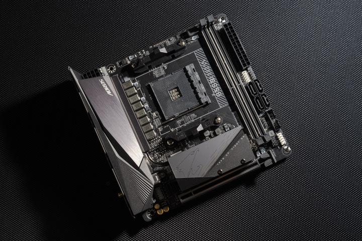 大概是最强 B550 ITX！技嘉 B550I AORUS PRO AX 拆解评测 - 知乎