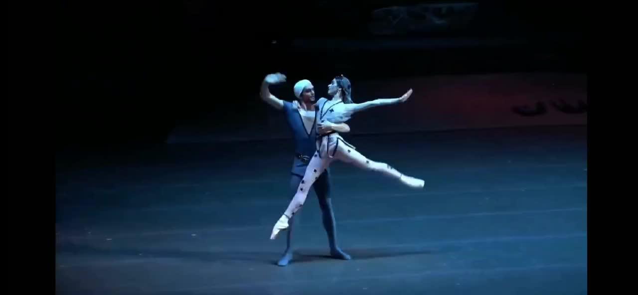 莫斯科大剧院 芭蕾《爱的传奇》双人舞 Artemy Belyakov & Maria Vinogradova - 知乎