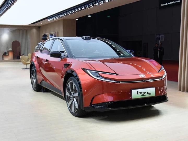 12.98万买合资中级SUV 一汽丰田bZ5怎么选？550 PRO最具性价比？ - 知乎