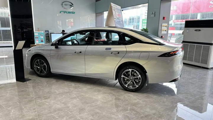 实拍AION S MAX：最高续航610km，轴距2760mm，家用如何？ - 知乎