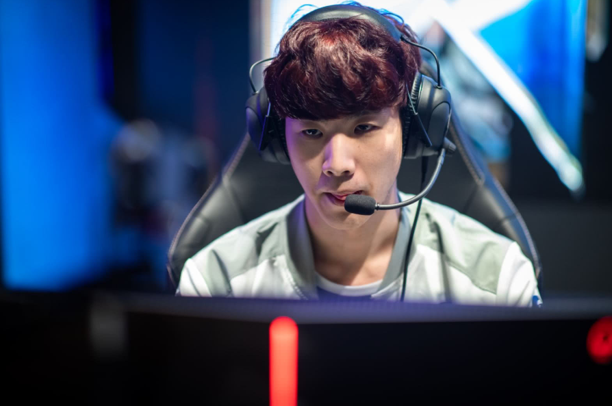 Theshy直播透露决定，下赛季只有两可能性，theshy大概率留下 - 知乎