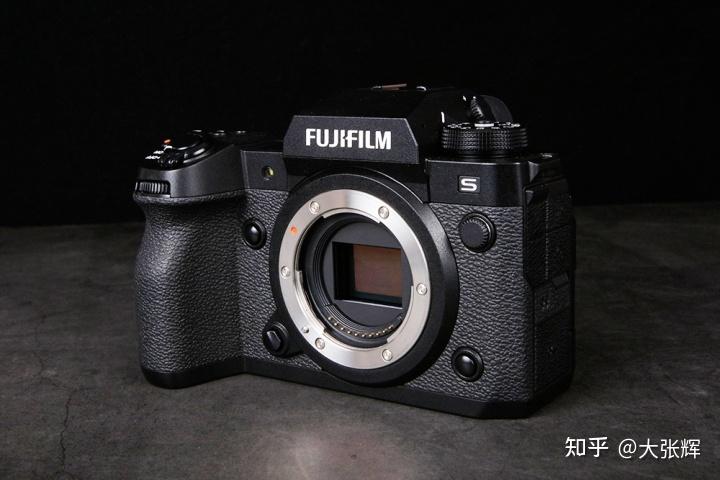 索尼 A7M4 和富士 XH-2S 怎么选？