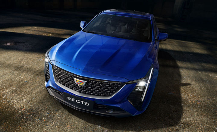 标配33英寸9K曲面屏，新款凯迪拉克CT5购车手册，推荐中配版 - 知乎