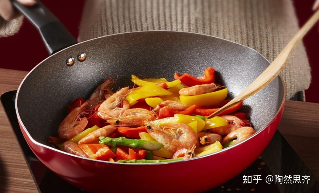 不粘锅涂层掉了，铲除涂层后还能用吗?