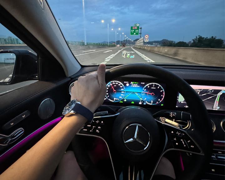 23款奔驰E300改装23P驾驶辅助系统，安全与舒适的完美结合 - 知乎