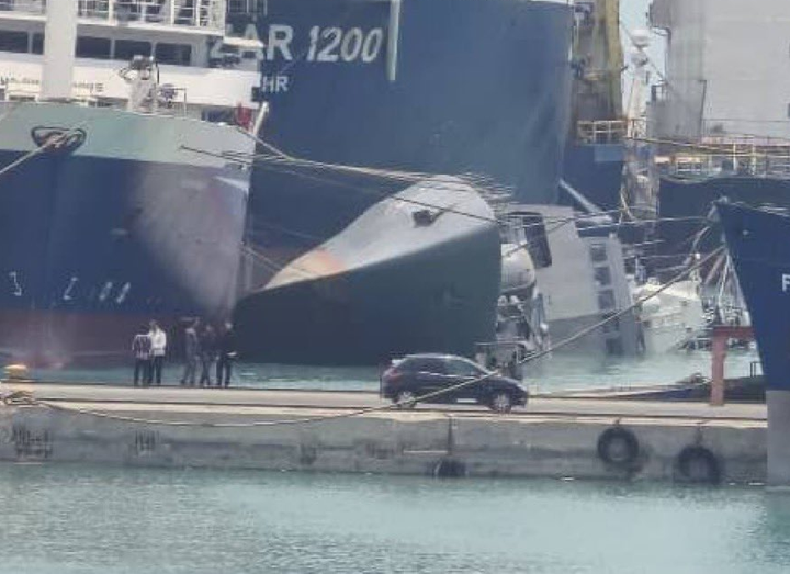 伊朗海军再遭重创，萨汉德号护卫舰在阿巴斯港倾覆沉没 - 知乎