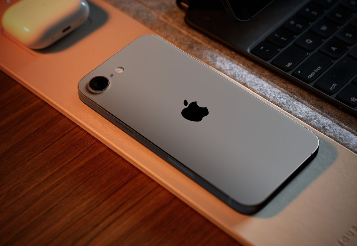 iPhone 16e实机评测出炉，跟6年前的iPhone XR差不多 - 知乎