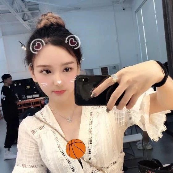 Rita晋升LOL一姐后更奔放了？深夜一身奢侈品伸懒腰，网友：刺激 - 知乎