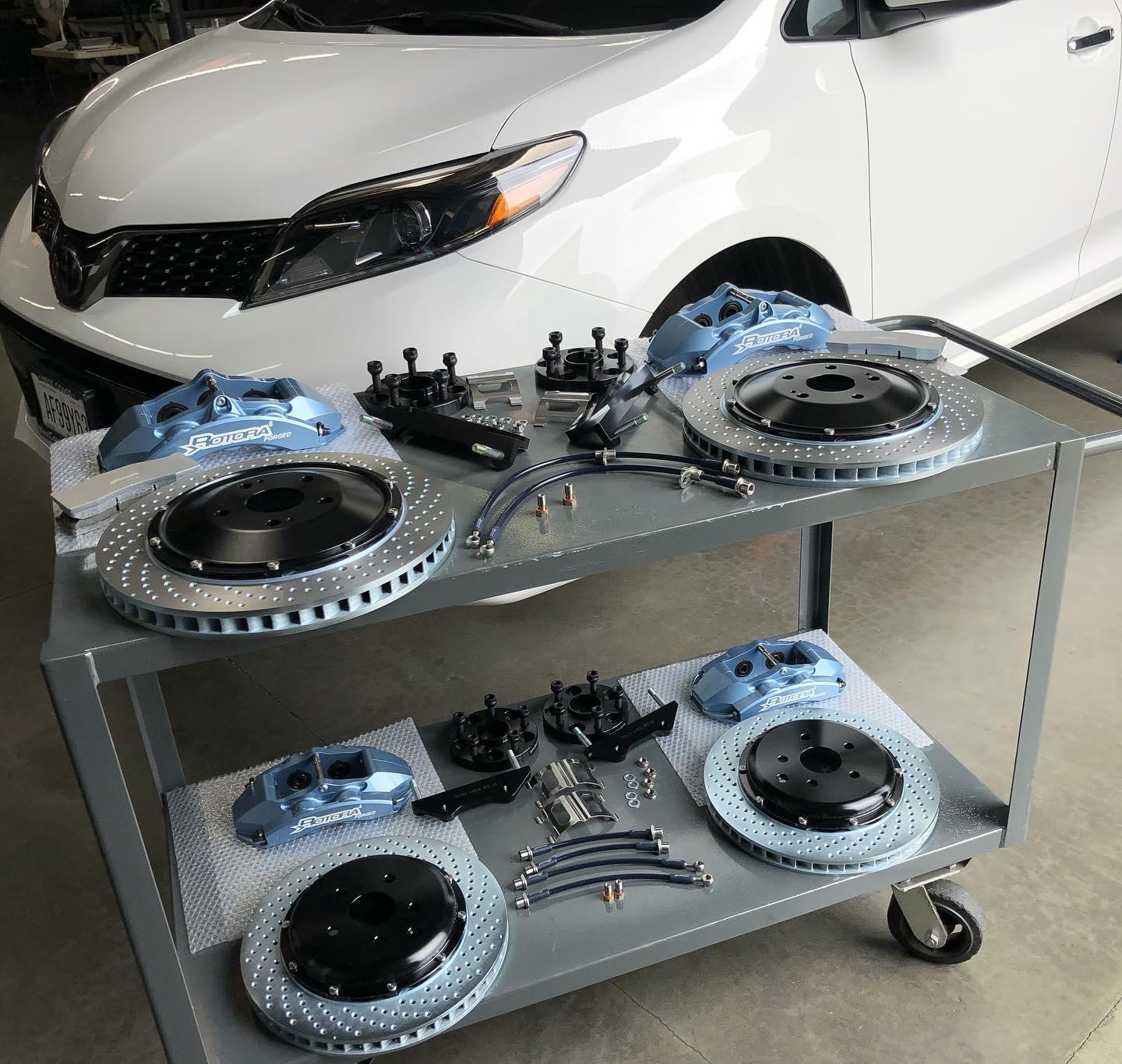 丰田塞纳改装Rotora刹车系统 - 知乎