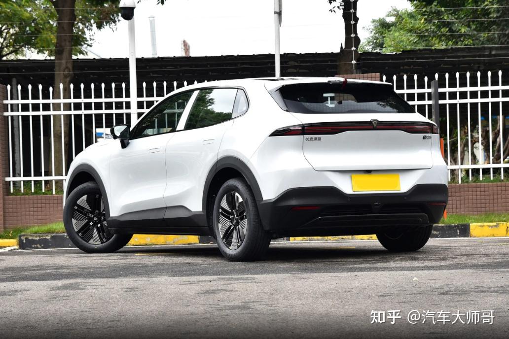 10-15万元选车，深蓝S05与银河E5，家用选谁更合适？ - 知乎