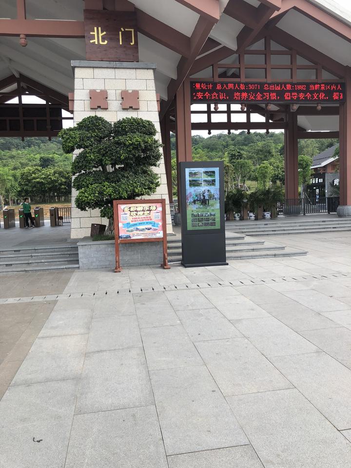 OBOO鸥柏如何以智能教育室内外触摸屏一体机AI变革硬件 - 知乎