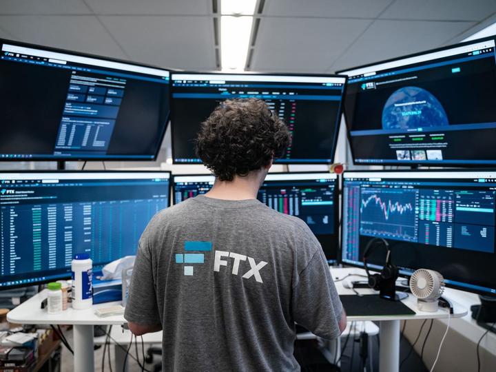 FTX创始人SBF面临刑事审判，前女友Caroline Ellison成关键证人 - 知乎