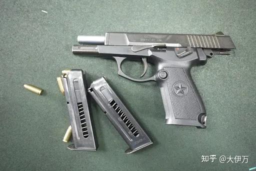威力巨大一枪毙命！香港警察使用国产QSZ-92G/CF-98A手枪，击毙凶犯！ - 知乎