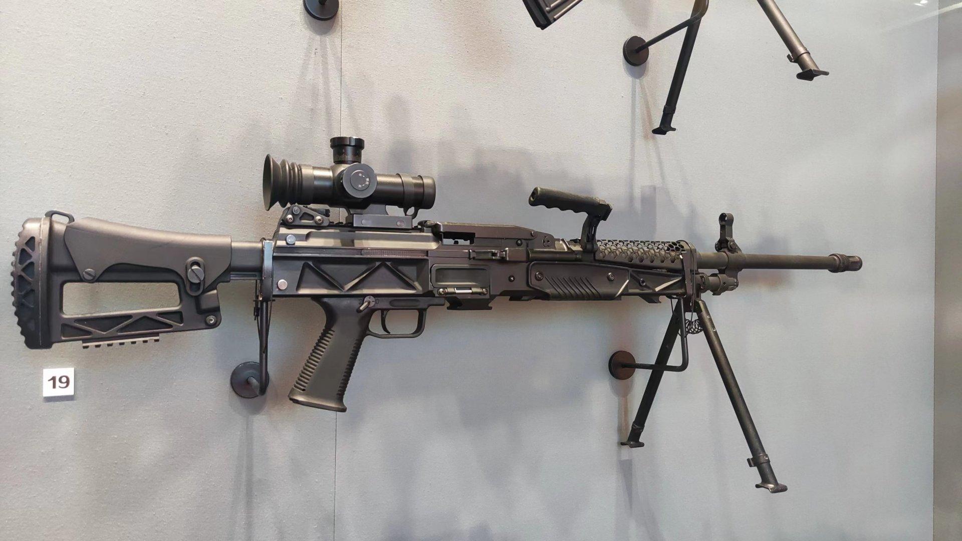 20式新枪族亮相中国航展，相较于95式枪族，它们有哪些优点？ - 知乎