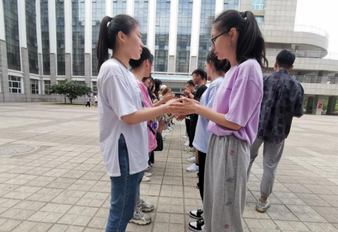 【美诺项目分享】你拍我逃 拓展培训团建趣味办公室聚会破冰热身游戏 知乎