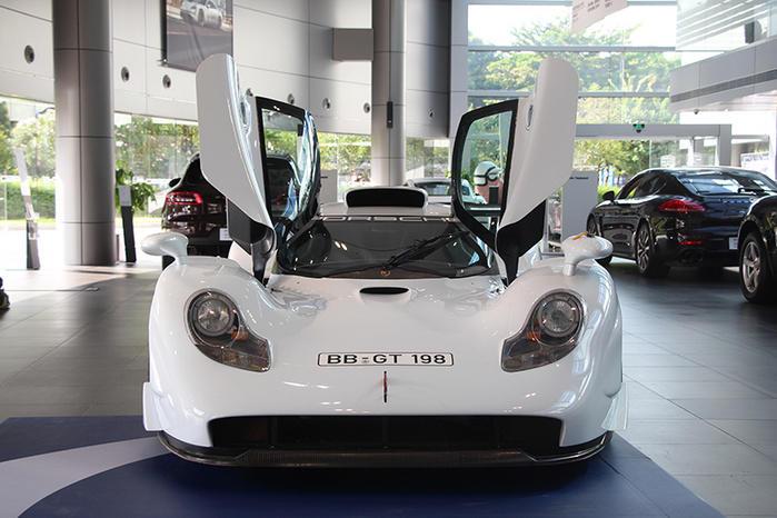 实拍911 GT1：摊牌了，这就是价值两个亿的保时捷 - 知乎