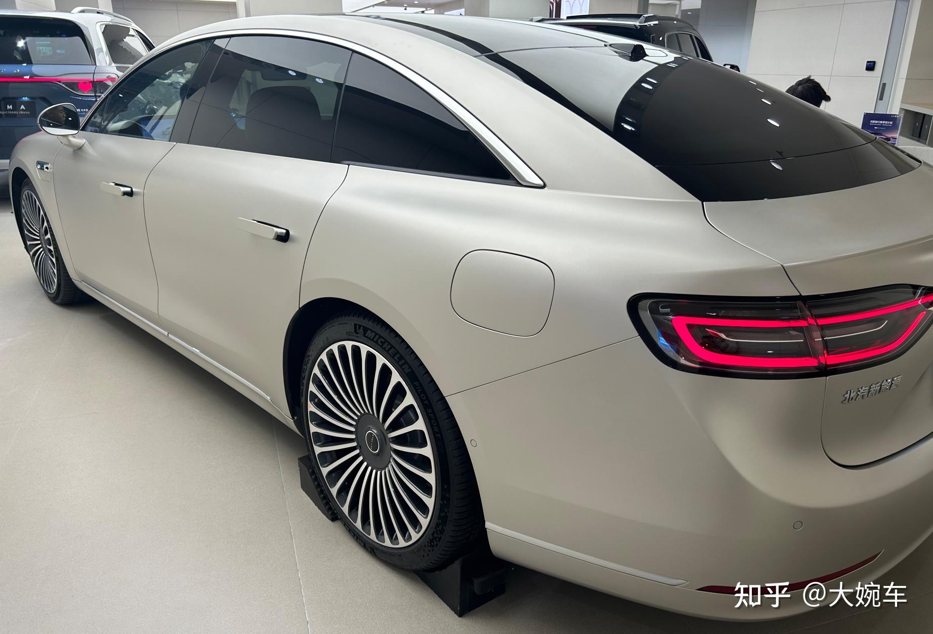 行政轿车非得56E？自己开自己泊车还有私密空间的享界S9行不行？ - 知乎