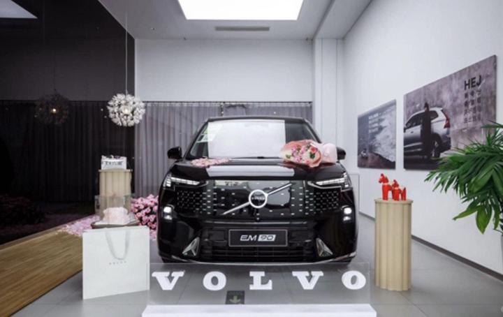 售价81.8万元，沃尔沃EM90开启交付，续航可达738公里 - 知乎