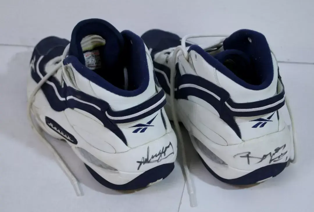 黄蜂队史助攻抢断王，1米6的NBA传奇蒂尼·博格斯——他看上的那些谦逊不俗的团队鞋 - 知乎