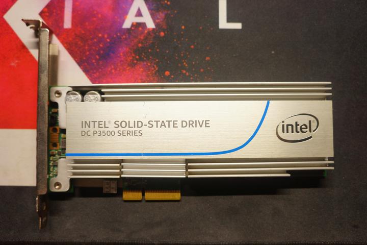 英特尔（Intel） P3500 400G AIC 拆解测试 - 知乎