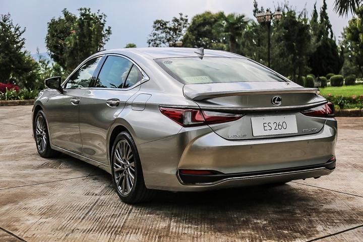 “舒适区”外天地宽 | 试驾雷克萨斯全新 ES 260 F SPORT - 知乎