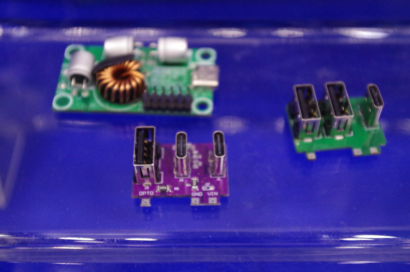 重磅推出|A+C双口快充芯片HUSB365实现65 W 2C1A快充设计 - 知乎