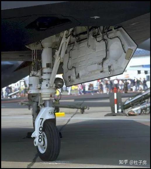 歼20机头下的到底是EOTS还是IRST？ - 知乎