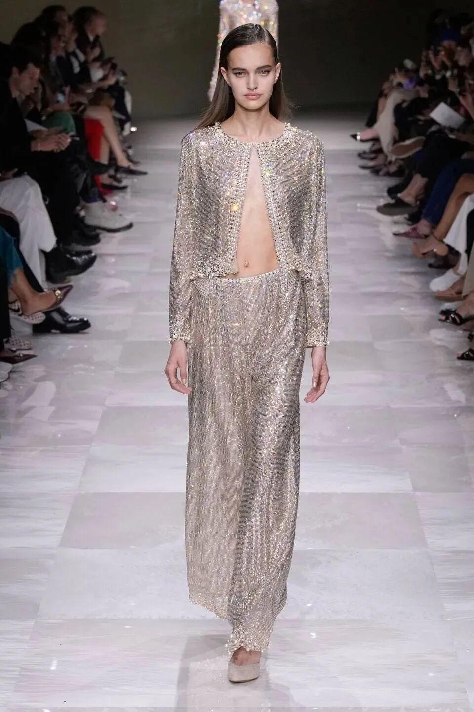 惊为天人的高定系列，Armani Privé的“银河系”爆闪高定！ - 知乎