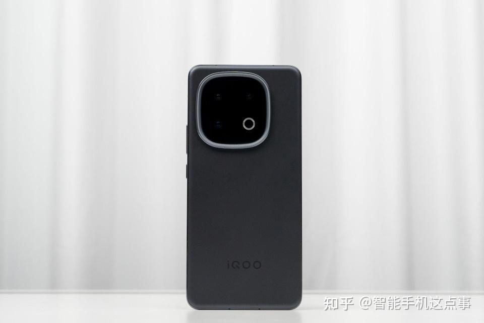 iQOO 14系列再次被确认：2K屏与7000mAh，游戏肩键也未缺席！ - 知乎